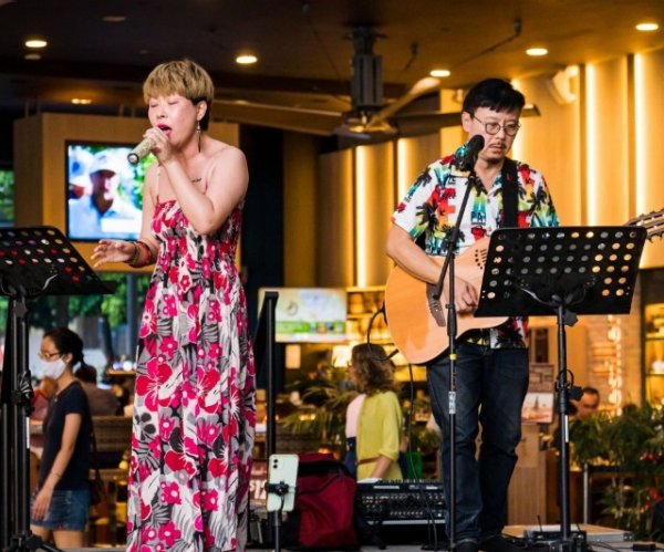 Immerse In Weekend Live Band Performances | CapitaLand Malls
